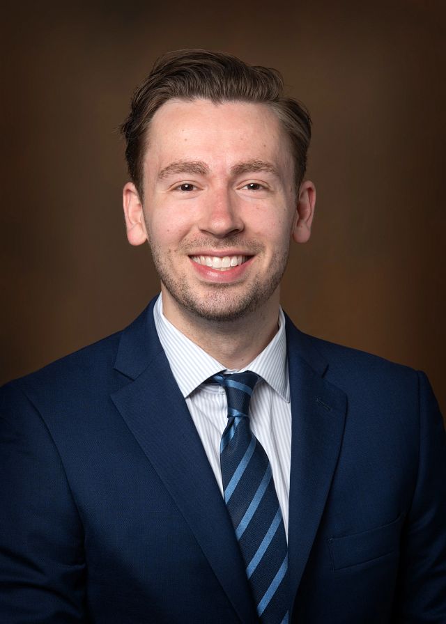 Dylan M DeMedeiros, DMD - La Crosse, WI - Oral and Maxillofacial Surgery